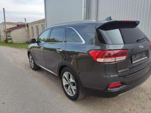 Grey Kia Sorento 2017 in Ukmerge, with an engine capacity of 2.20 L and mileage of 181 thousand km for 15200 €, photo 5 on AUTOMOTO.COM.LV