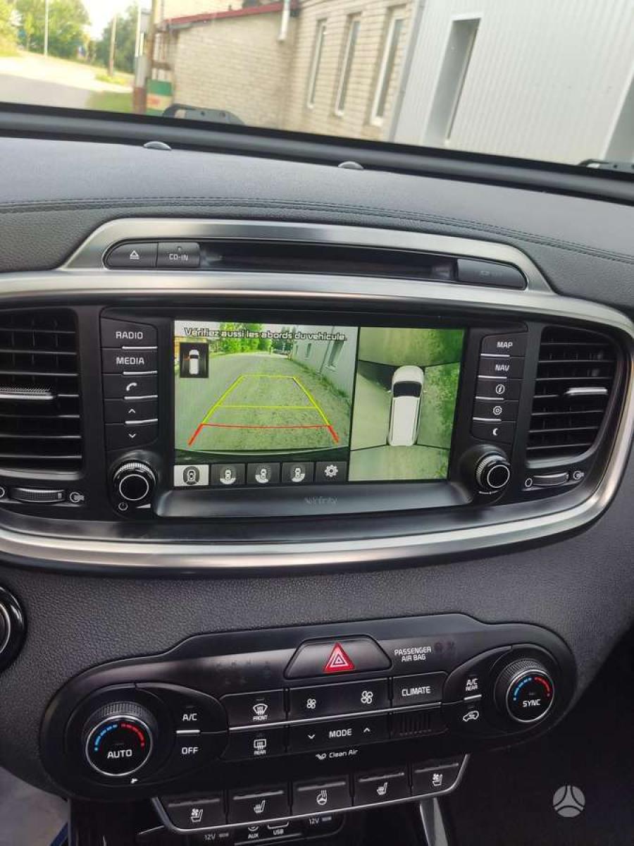 Grey Kia Sorento 2017 in Ukmerge, with an engine capacity of 2.20 L and mileage of 181 thousand km for 15200 €, photo 14 on AUTOMOTO.COM.LV