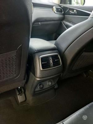 Grey Kia Sorento 2017 in Ukmerge, with an engine capacity of 2.20 L and mileage of 181 thousand km for 15200 €, photo 25 on AUTOMOTO.COM.LV