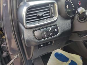 Grey Kia Sorento 2017 in Ukmerge, with an engine capacity of 2.20 L and mileage of 180 thousand km for 15000 €, photo 19 on AUTOMOTO.COM.LV