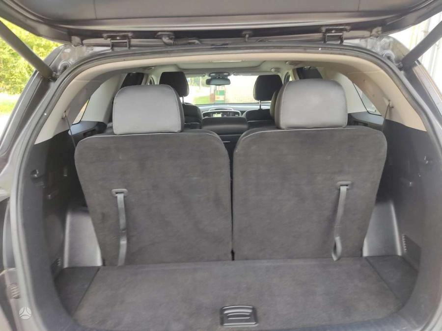 Grey Kia Sorento 2017 in Ukmerge, with an engine capacity of 2.20 L and mileage of 180 thousand km for 15000 €, photo 22 on AUTOMOTO.COM.LV