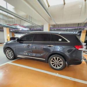 Grey Kia Sorento 2017 in Kaunas, with an engine capacity of 2.20 L and mileage of 158 thousand km for 14600 €, photo 3 on AUTOMOTO.COM.LV