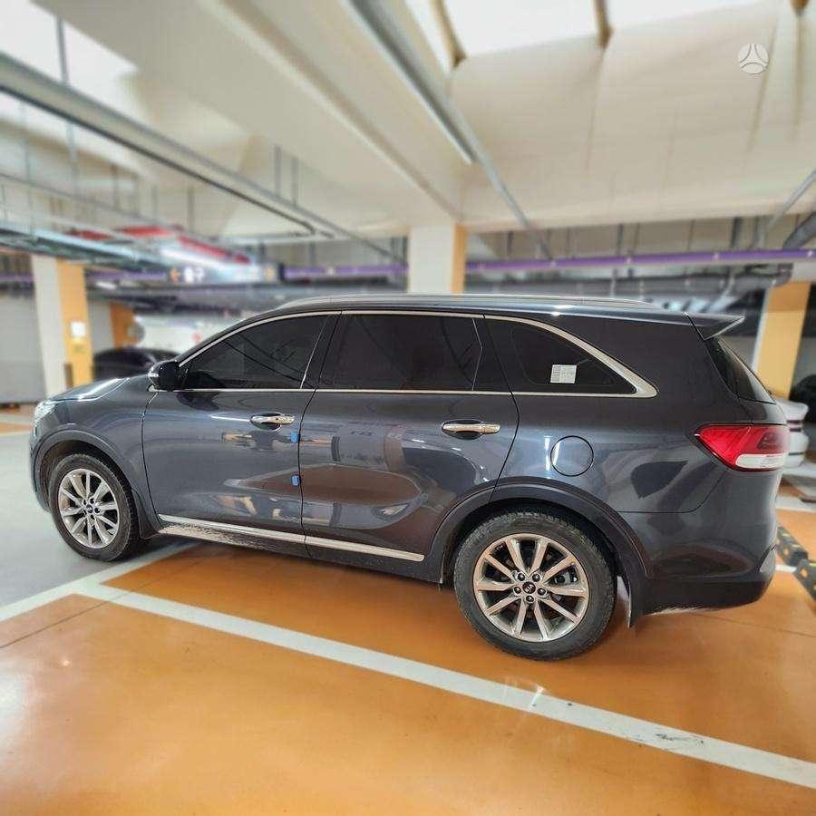 Grey Kia Sorento 2017 in Kaunas, with an engine capacity of 2.20 L and mileage of 158 thousand km for 14600 €, photo 3 on AUTOMOTO.COM.LV