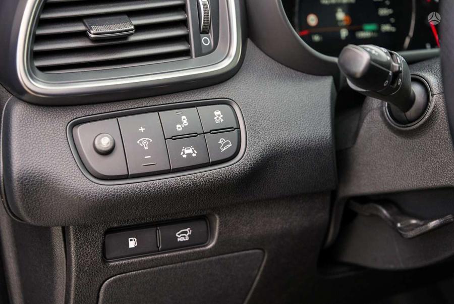 Pelēks Kia Sorento 2017 Kauņa, ar dzinēja tilpumu 2.20 L un nobraukumu 139 tūkst. km par 18950 €, foto 30 vietnē AUTOMOTO.COM.LV