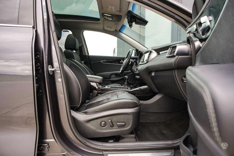 Pelēks Kia Sorento 2017 Kauņa, ar dzinēja tilpumu 2.20 L un nobraukumu 139 tūkst. km par 18950 €, foto 42 vietnē AUTOMOTO.COM.LV