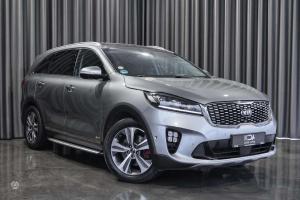 Grey Kia Sorento 2018 in Marijampole, with an engine capacity of 2.20 L and mileage of 129 thousand km for 22450 €, photo  on AUTOMOTO.COM.LV