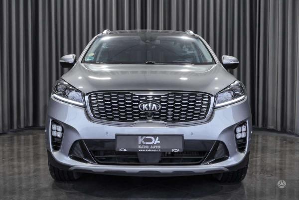 Grey Kia Sorento 2018 in Marijampole, with an engine capacity of 2.20 L and mileage of 129 thousand km for 22450 €, photo 4 on AUTOMOTO.COM.LV