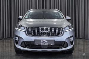 Grey Kia Sorento 2018 in Marijampole, with an engine capacity of 2.20 L and mileage of 129 thousand km for 22450 €, photo 4 on AUTOMOTO.COM.LV
