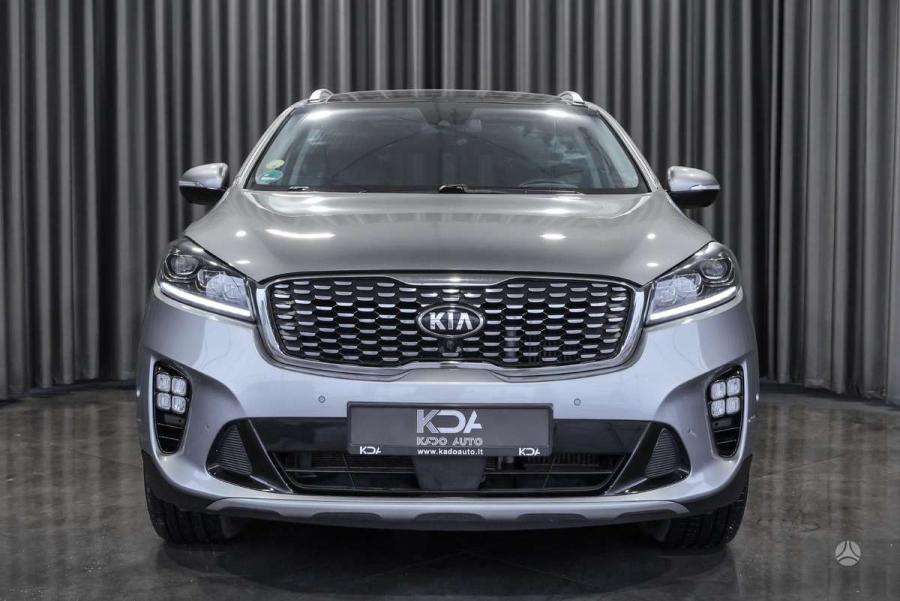 Grey Kia Sorento 2018 in Marijampole, with an engine capacity of 2.20 L and mileage of 129 thousand km for 22450 €, photo 4 on AUTOMOTO.COM.LV