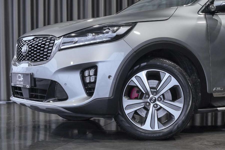 Grey Kia Sorento 2018 in Marijampole, with an engine capacity of 2.20 L and mileage of 129 thousand km for 22450 €, photo 7 on AUTOMOTO.COM.LV