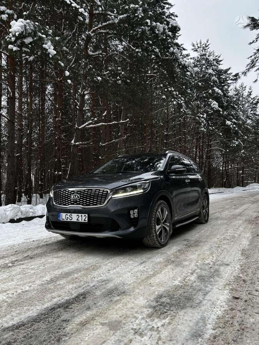 Grey Kia Sorento 2018 in Vilnius, with an engine capacity of 2.20 L and mileage of 115 thousand km for 26500 €, photo 1 on AUTOMOTO.COM.LV