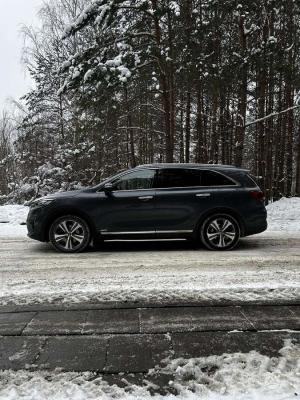 Grey Kia Sorento 2018 in Vilnius, with an engine capacity of 2.20 L and mileage of 115 thousand km for 26500 €, photo 2 on AUTOMOTO.COM.LV