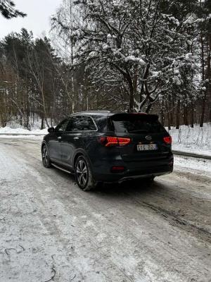 Grey Kia Sorento 2018 in Vilnius, with an engine capacity of 2.20 L and mileage of 115 thousand km for 26500 €, photo 3 on AUTOMOTO.COM.LV