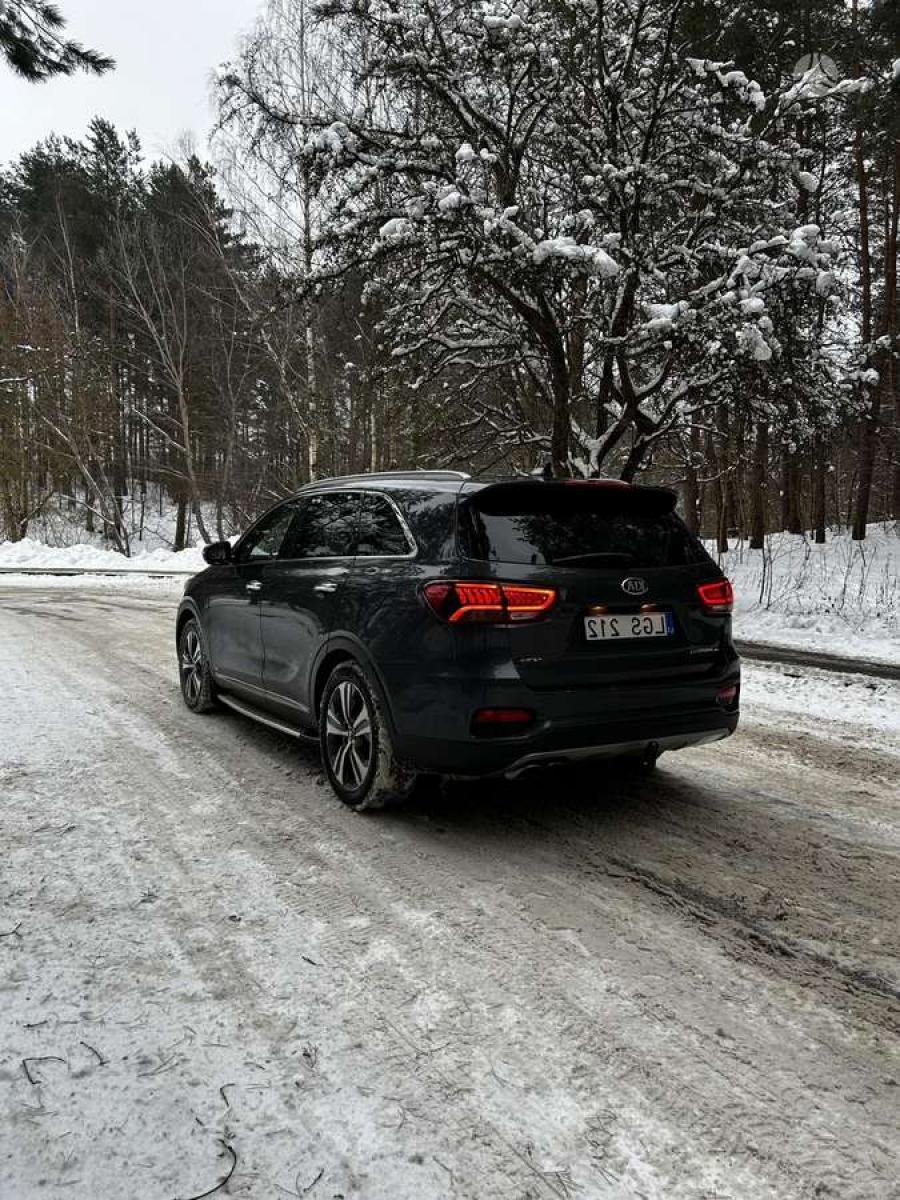 Grey Kia Sorento 2018 in Vilnius, with an engine capacity of 2.20 L and mileage of 115 thousand km for 26500 €, photo 3 on AUTOMOTO.COM.LV