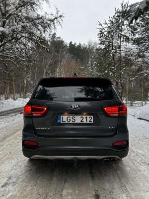 Grey Kia Sorento 2018 in Vilnius, with an engine capacity of 2.20 L and mileage of 115 thousand km for 26500 €, photo 4 on AUTOMOTO.COM.LV
