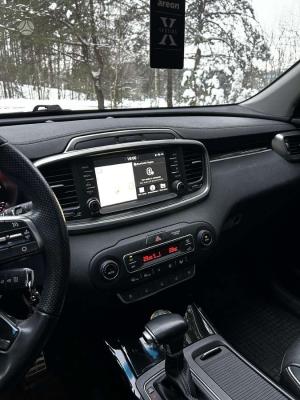 Grey Kia Sorento 2018 in Vilnius, with an engine capacity of 2.20 L and mileage of 115 thousand km for 26500 €, photo 19 on AUTOMOTO.COM.LV