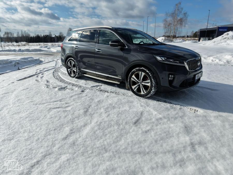 Grey Kia Sorento 2018 in Vilnius, with an engine capacity of 2.20 L and mileage of 115 thousand km for 23000 €, photo 3 on AUTOMOTO.COM.LV