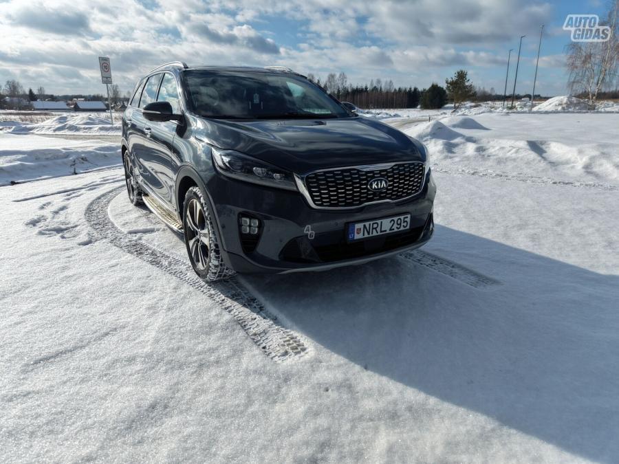 Grey Kia Sorento 2018 in Vilnius, with an engine capacity of 2.20 L and mileage of 115 thousand km for 23000 €, photo 4 on AUTOMOTO.COM.LV