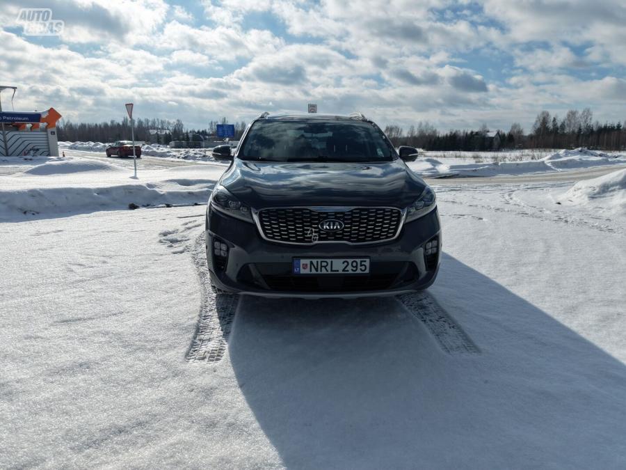 Grey Kia Sorento 2018 in Vilnius, with an engine capacity of 2.20 L and mileage of 115 thousand km for 23000 €, photo 5 on AUTOMOTO.COM.LV