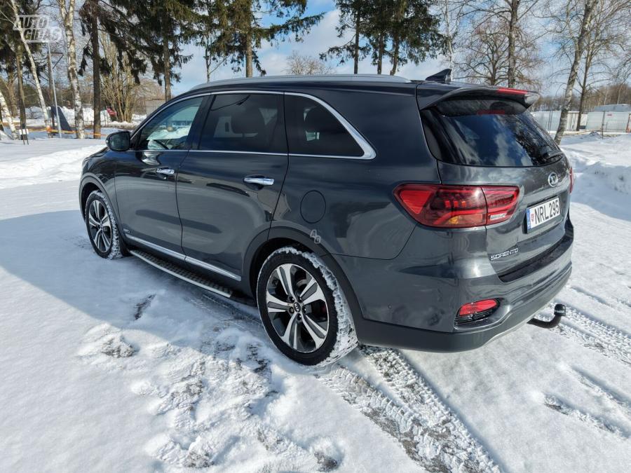 Grey Kia Sorento 2018 in Vilnius, with an engine capacity of 2.20 L and mileage of 115 thousand km for 23000 €, photo 7 on AUTOMOTO.COM.LV