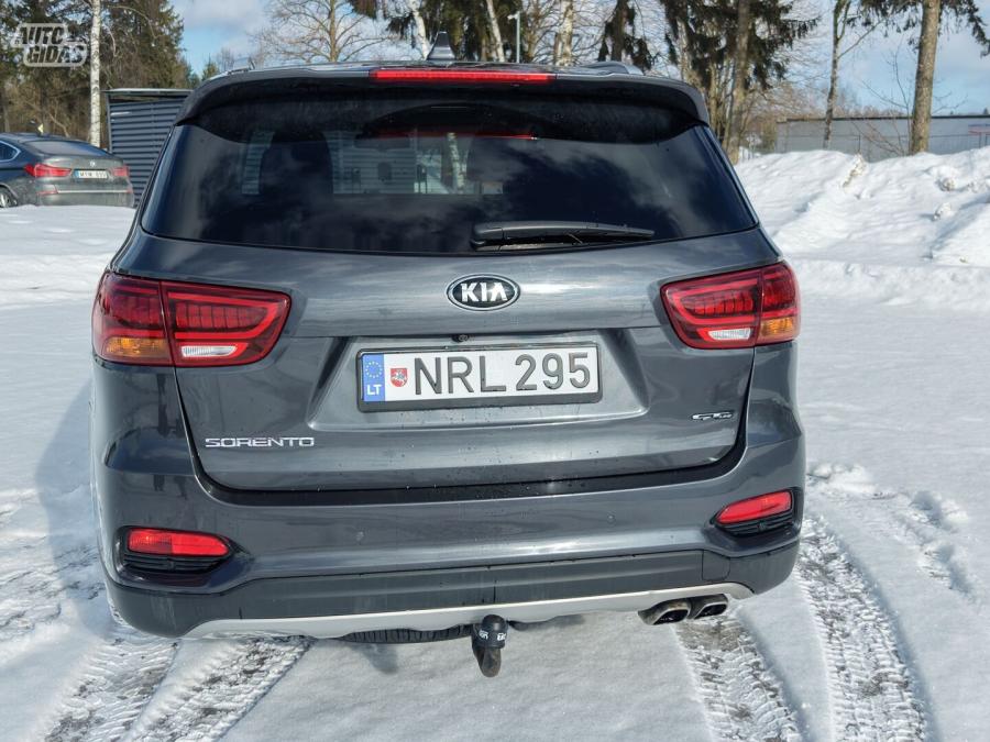 Grey Kia Sorento 2018 in Vilnius, with an engine capacity of 2.20 L and mileage of 115 thousand km for 23000 €, photo 8 on AUTOMOTO.COM.LV