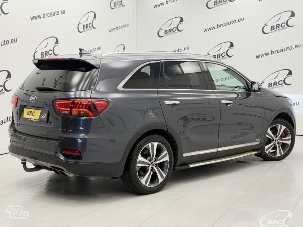 Grey Kia Sorento 2018 in Avizieniai, with an engine capacity of 2.00 L and mileage of 116 thousand km for 21900 €, photo 2 on AUTOMOTO.COM.LV