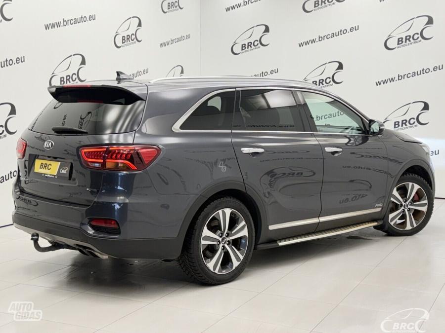Grey Kia Sorento 2018 in Avizieniai, with an engine capacity of 2.00 L and mileage of 116 thousand km for 21900 €, photo 2 on AUTOMOTO.COM.LV