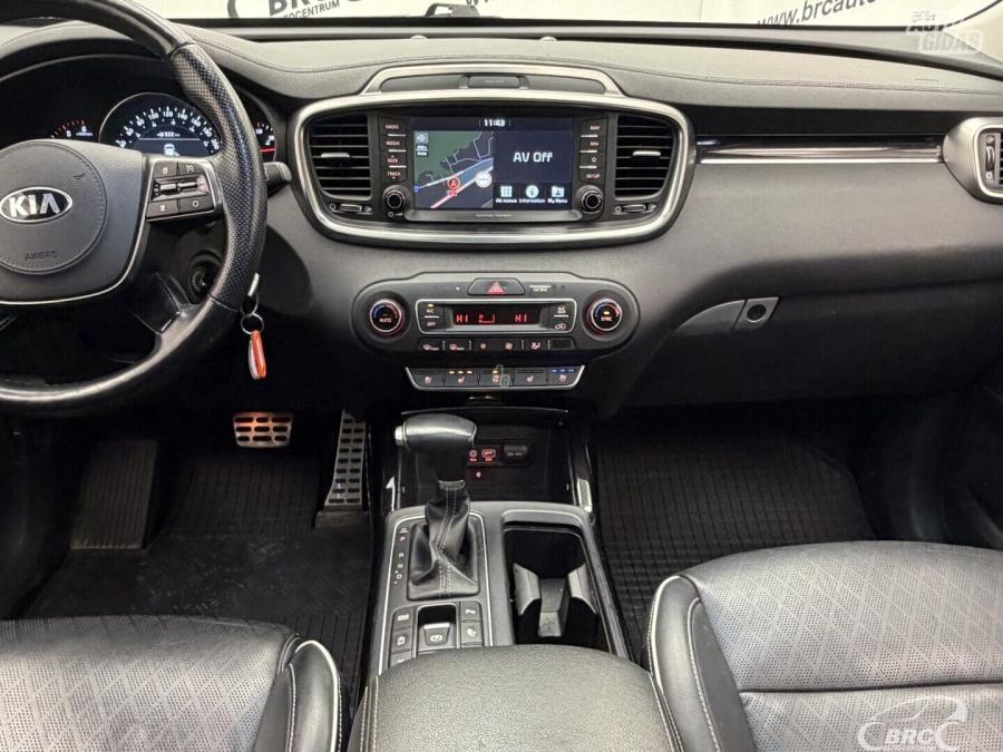 Grey Kia Sorento 2018 in Avizieniai, with an engine capacity of 2.00 L and mileage of 116 thousand km for 21900 €, photo 18 on AUTOMOTO.COM.LV