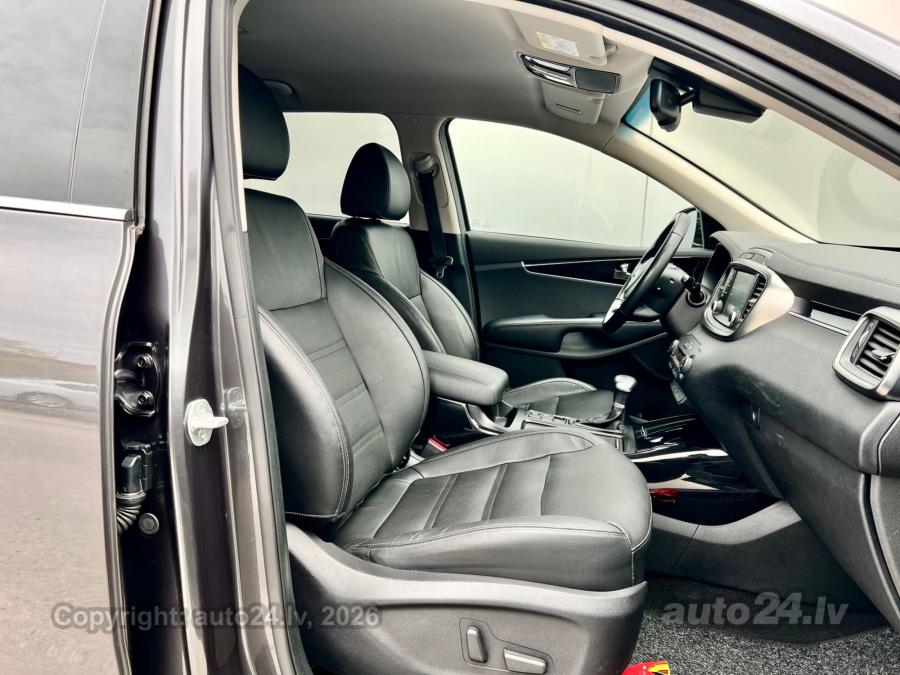 Pelēks Kia Sorento 2018 Tallina, ar dzinēja tilpumu 2.20 L un nobraukumu 189 tūkst. km par 17999 €, foto 16 vietnē AUTOMOTO.COM.LV