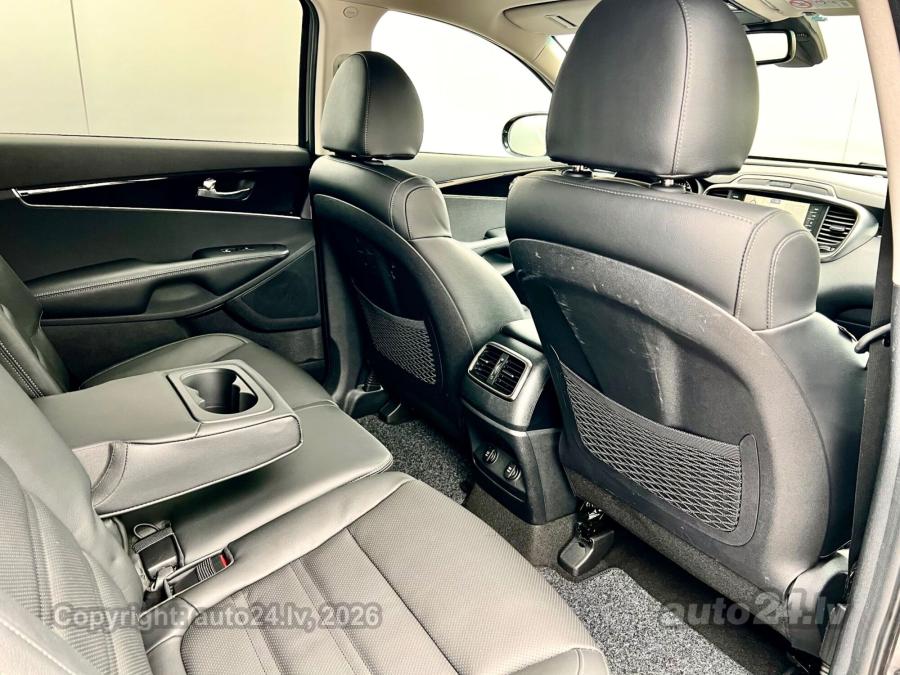 Pelēks Kia Sorento 2018 Tallina, ar dzinēja tilpumu 2.20 L un nobraukumu 189 tūkst. km par 17999 €, foto 17 vietnē AUTOMOTO.COM.LV