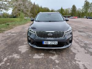 Grey Kia Sorento 2018 in Talsi, with an engine capacity of 2.20 L and mileage of 136 thousand km for 16700 €, photo 3 on AUTOMOTO.COM.LV