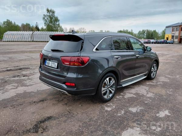 Grey Kia Sorento 2018 in Talsi, with an engine capacity of 2.20 L and mileage of 136 thousand km for 16700 €, photo 4 on AUTOMOTO.COM.LV