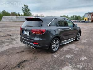 Grey Kia Sorento 2018 in Talsi, with an engine capacity of 2.20 L and mileage of 136 thousand km for 16700 €, photo 5 on AUTOMOTO.COM.LV