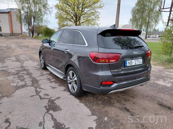 Grey Kia Sorento 2018 in Talsi, with an engine capacity of 2.20 L and mileage of 136 thousand km for 16700 €, photo 6 on AUTOMOTO.COM.LV