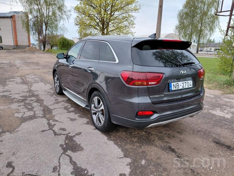 Grey Kia Sorento 2018 in Talsi, with an engine capacity of 2.20 L and mileage of 136 thousand km for 16700 €, photo 7 on AUTOMOTO.COM.LV
