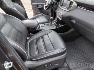 Grey Kia Sorento 2018 in Talsi, with an engine capacity of 2.20 L and mileage of 136 thousand km for 16700 €, photo 8 on AUTOMOTO.COM.LV