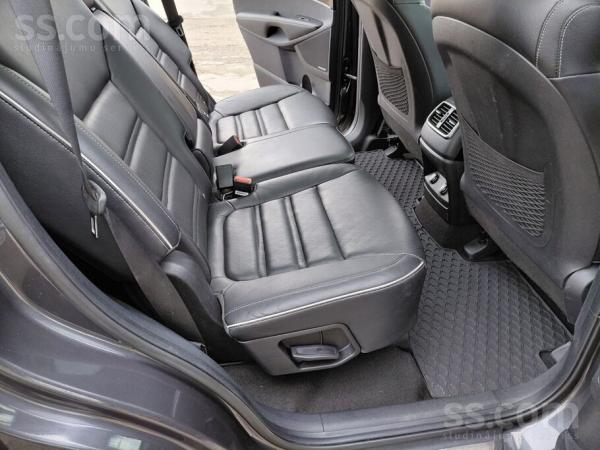 Grey Kia Sorento 2018 in Talsi, with an engine capacity of 2.20 L and mileage of 136 thousand km for 16700 €, photo 8 on AUTOMOTO.COM.LV