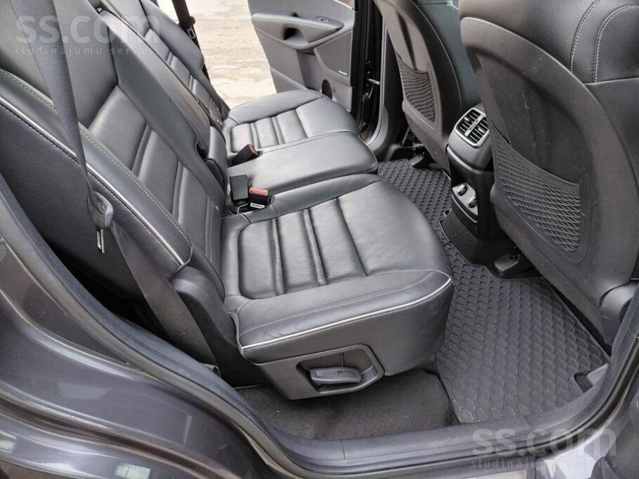 Grey Kia Sorento 2018 in Talsi, with an engine capacity of 2.20 L and mileage of 136 thousand km for 16700 €, photo 9 on AUTOMOTO.COM.LV