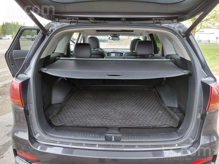 Grey Kia Sorento 2018 in Talsi, with an engine capacity of 2.20 L and mileage of 136 thousand km for 16700 €, photo 11 on AUTOMOTO.COM.LV