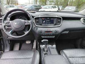 Grey Kia Sorento 2018 in Talsi, with an engine capacity of 2.20 L and mileage of 136 thousand km for 16700 €, photo 14 on AUTOMOTO.COM.LV