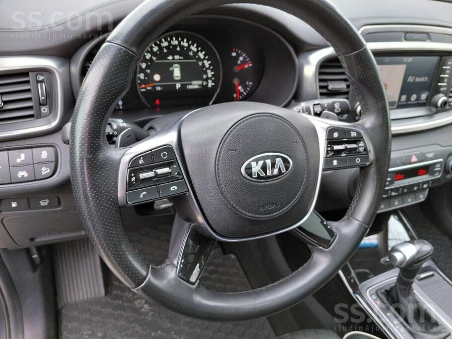 Grey Kia Sorento 2018 in Talsi, with an engine capacity of 2.20 L and mileage of 136 thousand km for 16700 €, photo 20 on AUTOMOTO.COM.LV