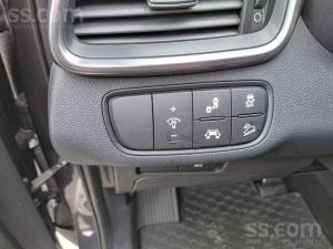 Grey Kia Sorento 2018 in Talsi, with an engine capacity of 2.20 L and mileage of 136 thousand km for 16700 €, photo 21 on AUTOMOTO.COM.LV