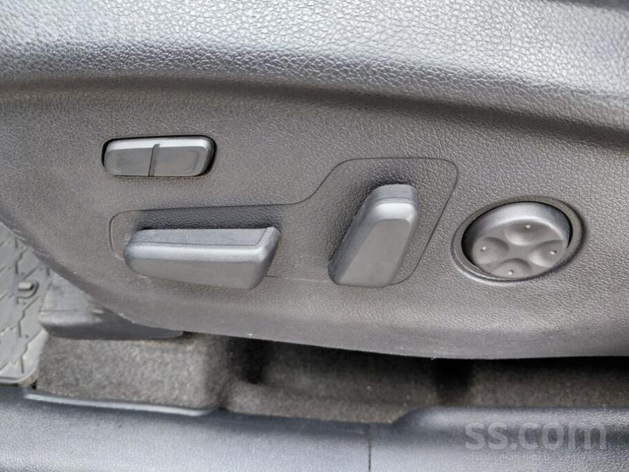 Grey Kia Sorento 2018 in Talsi, with an engine capacity of 2.20 L and mileage of 136 thousand km for 16700 €, photo 23 on AUTOMOTO.COM.LV