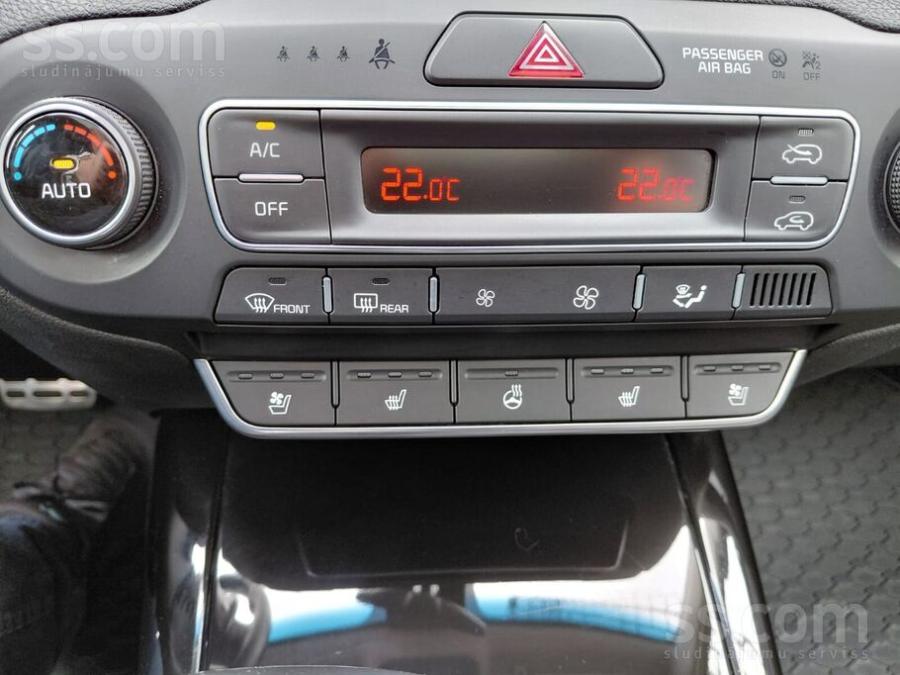 Grey Kia Sorento 2018 in Talsi, with an engine capacity of 2.20 L and mileage of 136 thousand km for 16700 €, photo 29 on AUTOMOTO.COM.LV