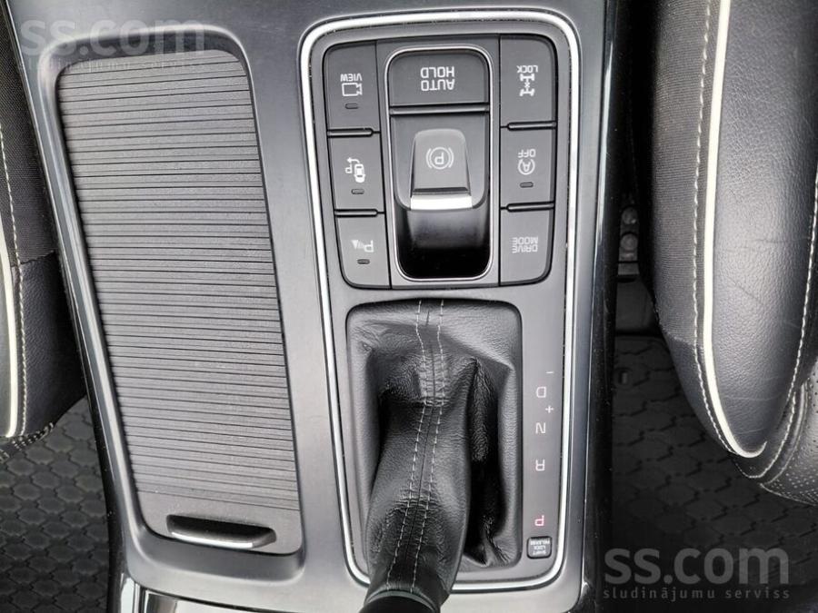 Grey Kia Sorento 2018 in Talsi, with an engine capacity of 2.20 L and mileage of 136 thousand km for 16700 €, photo 30 on AUTOMOTO.COM.LV