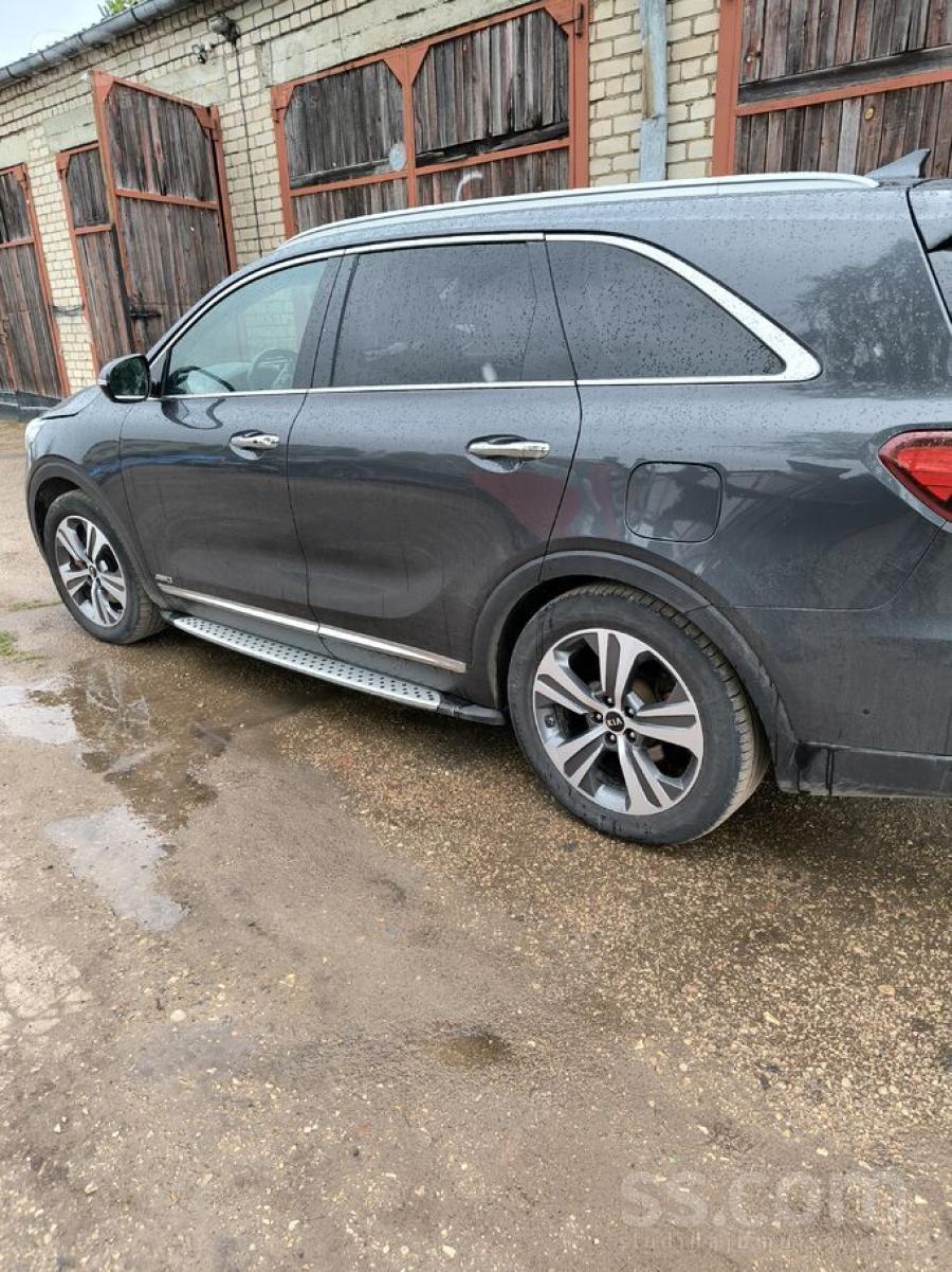 Pelēks Kia Sorento 2019 Rēzekne, ar dzinēja tilpumu 2.20 L un nobraukumu 288 tūkst. km par 20500 €, foto 3 vietnē AUTOMOTO.COM.LV