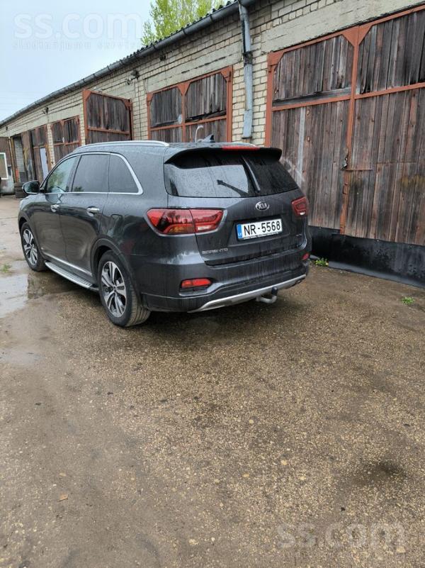 Grey Kia Sorento 2019 in Rezekne, with an engine capacity of 2.20 L and mileage of 288 thousand km for 20500 €, photo 4 on AUTOMOTO.COM.LV
