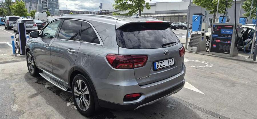 Grey Kia Sorento 2019 in Vilnius, with an engine capacity of 2.20 L and mileage of 145 thousand km for 19500 €, photo 5 on AUTOMOTO.COM.LV