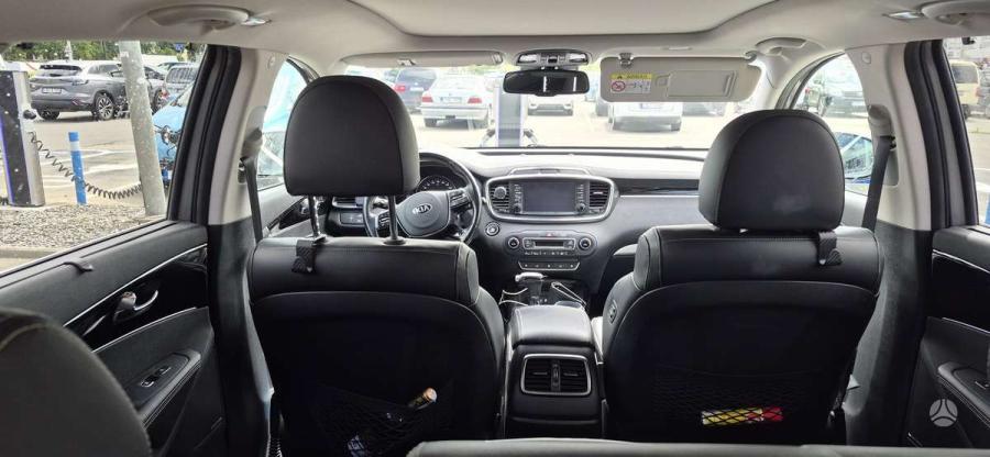 Grey Kia Sorento 2019 in Vilnius, with an engine capacity of 2.20 L and mileage of 145 thousand km for 19500 €, photo 6 on AUTOMOTO.COM.LV