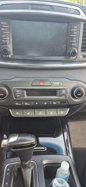 Grey Kia Sorento 2019 in Vilnius, with an engine capacity of 2.20 L and mileage of 145 thousand km for 19500 €, photo 7 on AUTOMOTO.COM.LV
